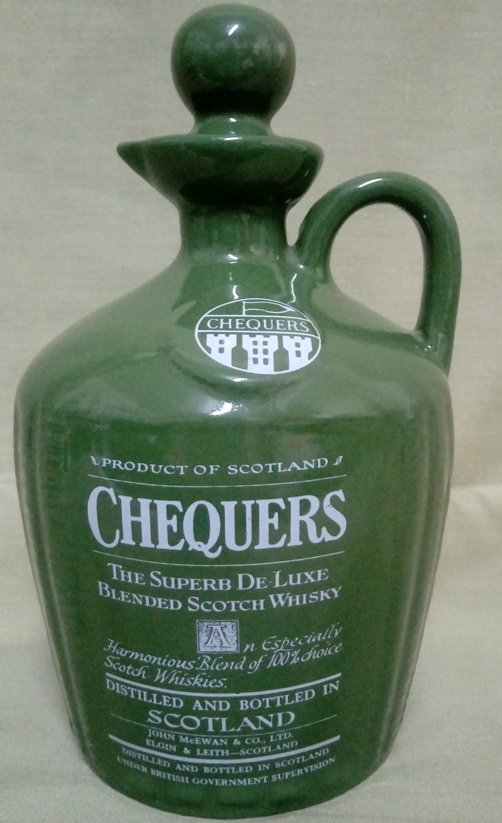 Garrafa em porcelana de Whisky CHEQUERS, na tonalidade verde. Medidas ...